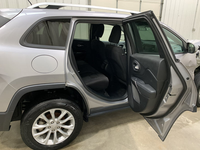 Salvage 2020 Jeep Cherokee Latitude | X2 BUILDERS